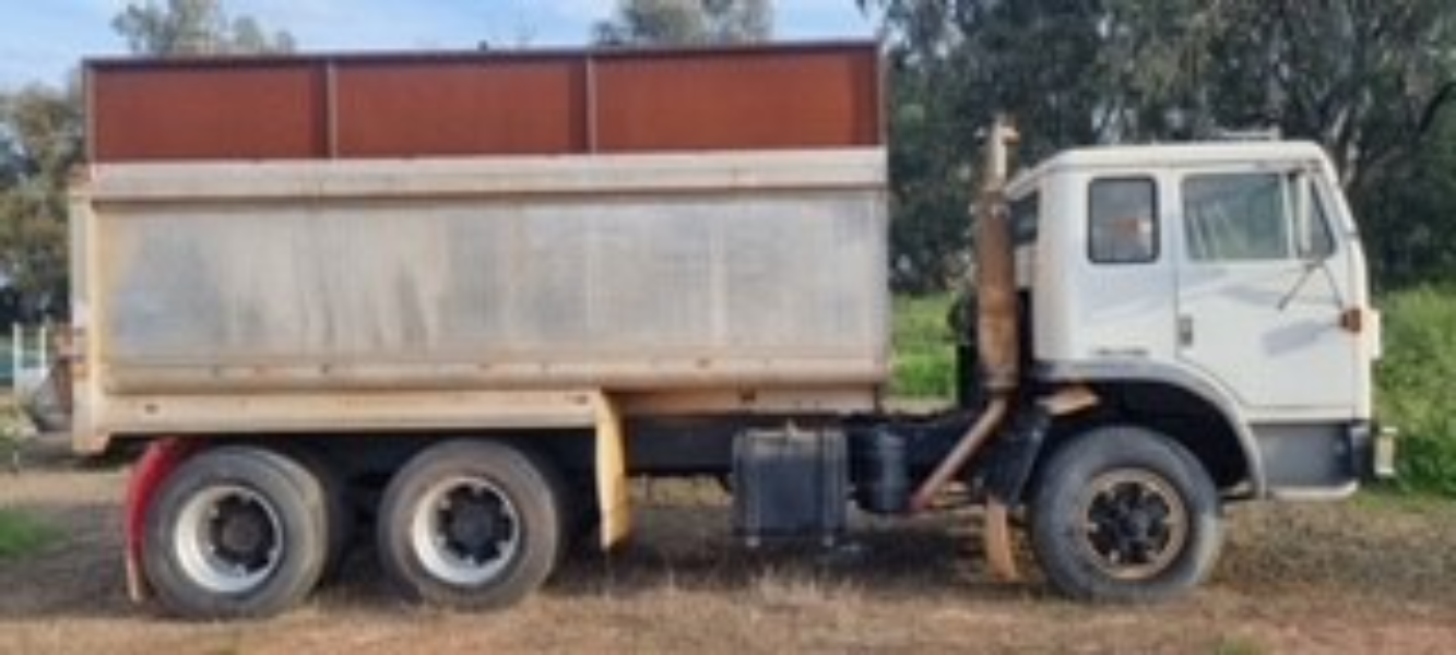 Lot 107 - 1190 International Tipper 2250D-210 | AuctionsPlus