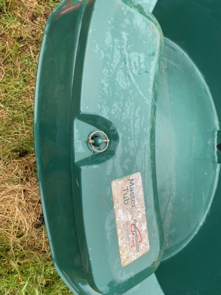 Lot 76 - 1200L Polymaster Trough | AuctionsPlus