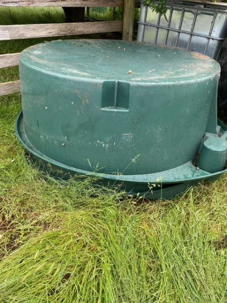 Lot 77 - 1200L Polymaster Trough | AuctionsPlus