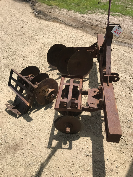 Lot 221 - Daniel Harvey 3 PL Toolbar & Discs | AuctionsPlus