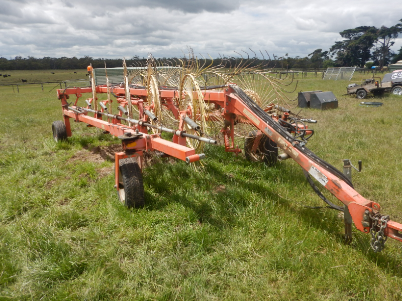 Lot 197 - Howard Hydraulic Hay Rake | AuctionsPlus
