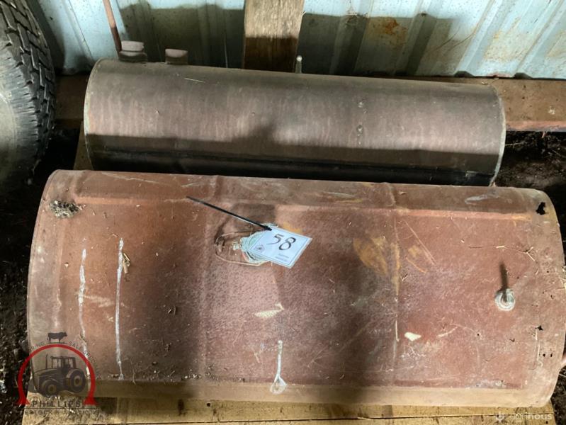 Lot 58 - Assorted fuel tanks, 1 Fordson. | AuctionsPlus