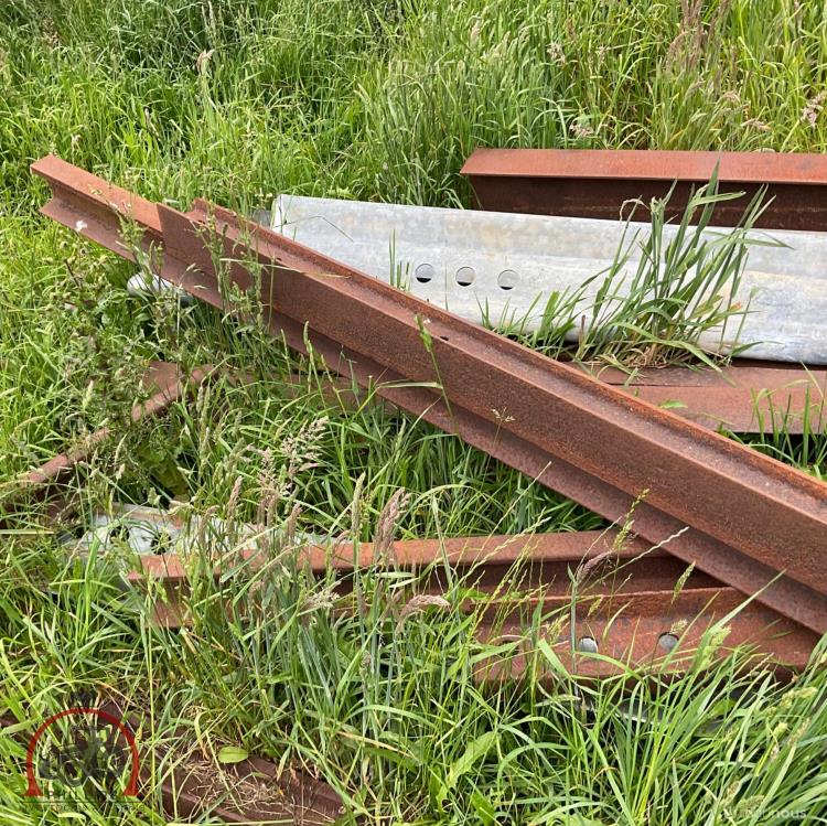 Lot 30 - Qty railway iron approx 3.5m lengths and I beam. | AuctionsPlus