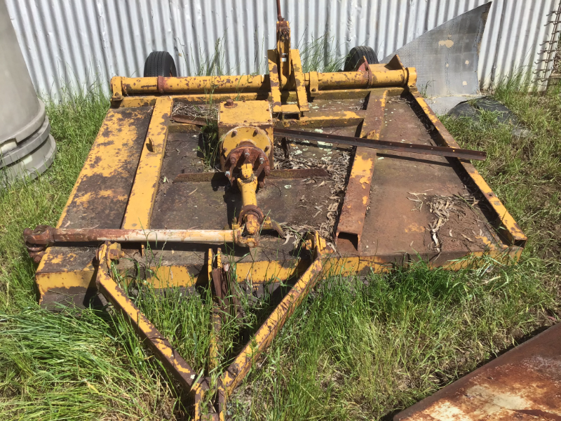 Lot 29 - 6 ft Slasher | AuctionsPlus