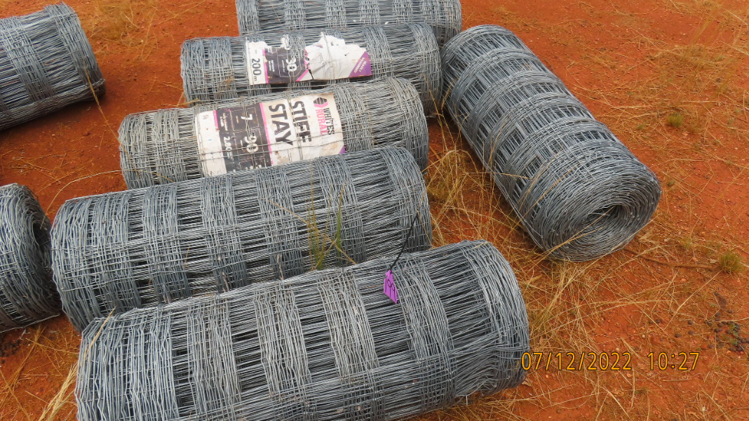 Lot 199 - Stiff Stay Whites Wire | AuctionsPlus