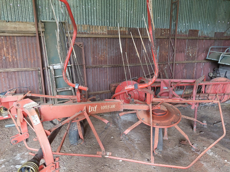 Lot 10 - Lely Lotus 300 Tedder Rake | AuctionsPlus