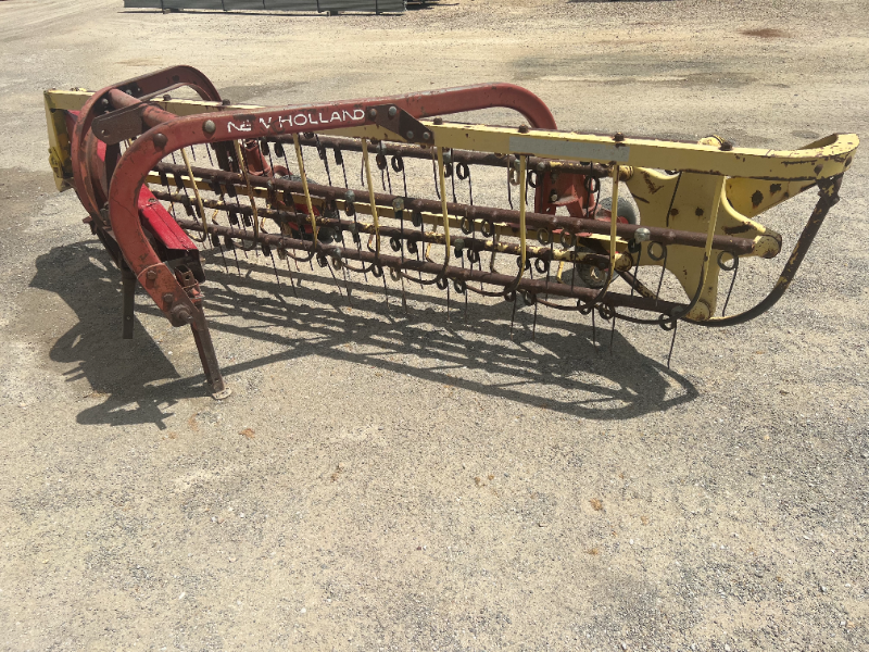 Lot 39 - N/H ROLABAR HAY RAKE | AuctionsPlus