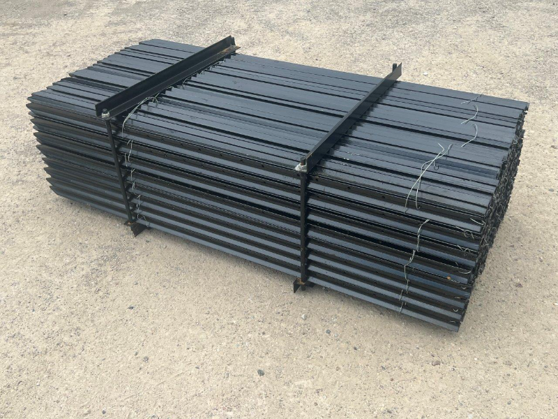 Lot 149 - PACK OF 400 IRON POSTS | AuctionsPlus