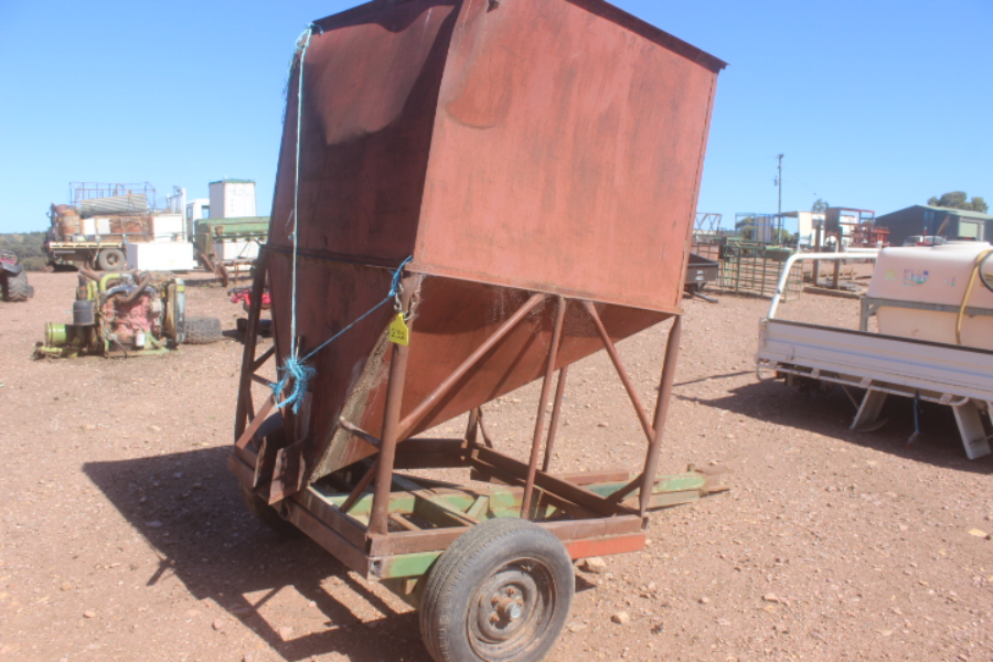 Lot 232 - Trailing Feed Out Cart | AuctionsPlus
