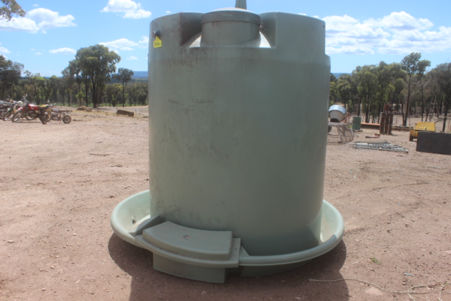 Lot 334 - 5000L Water Trough | AuctionsPlus
