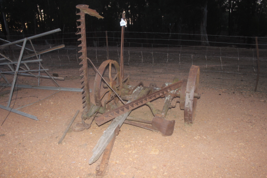 Lot 503 - Antique Slasher | AuctionsPlus