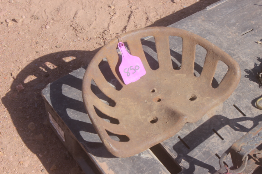Lot 850 - Cast Iron Seat | AuctionsPlus
