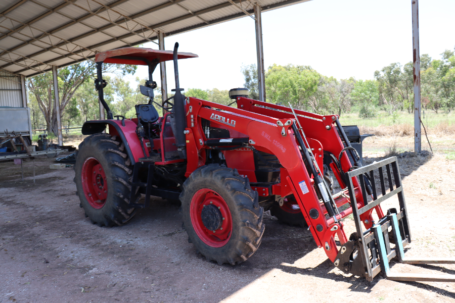 Lot 3 - Appolo 854 MFWD tractor and front end loader,, 1020hrs, 4 in 1 ...