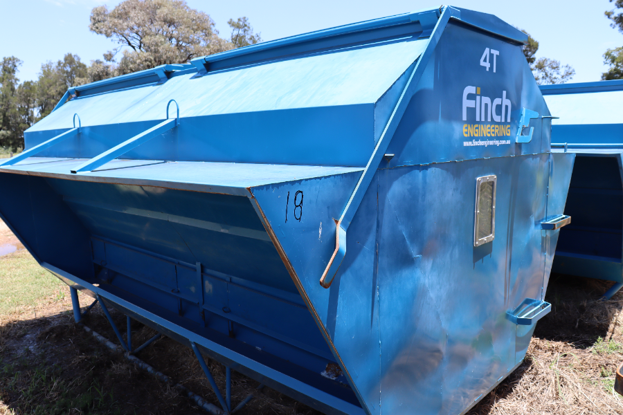Lot 18 - 12' Finch Cattle Feeder | AuctionsPlus