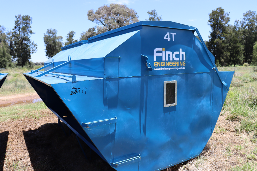 Lot 19 - 12' Finch Cattle Feeder | AuctionsPlus