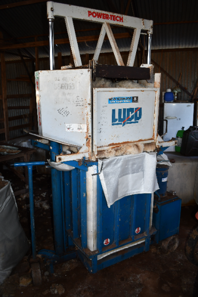Lot 26 - Lyco Power-Tech wool press | AuctionsPlus