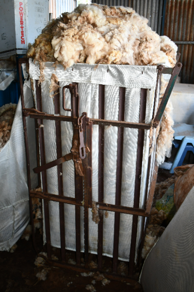 Lot 31 - Ajax wool press no. 2 | AuctionsPlus