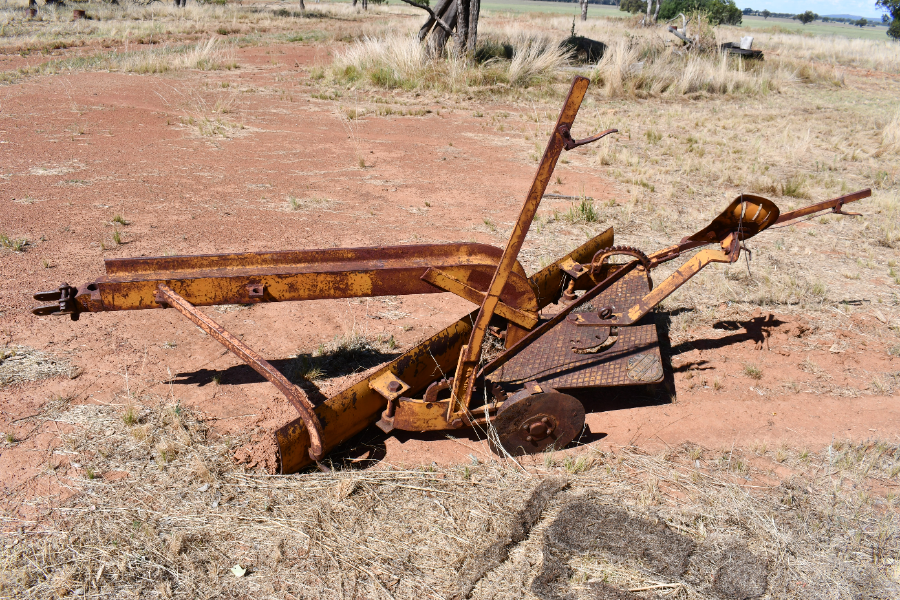Lot 37 - Britstand road grader | AuctionsPlus