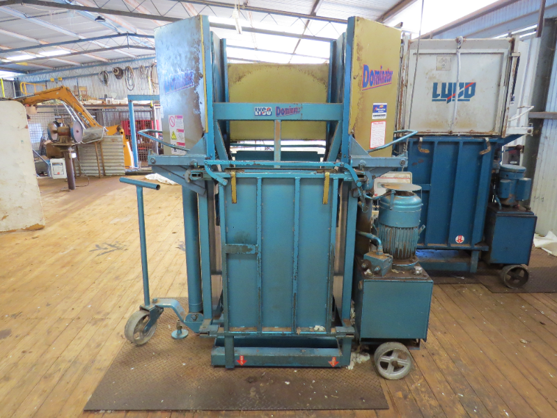 Lot 10 - Lyco Dominator hydraulic wool press | AuctionsPlus