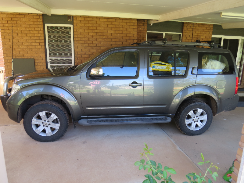 Lot 21 - 2005 Nissan Pathfinder wagon | AuctionsPlus