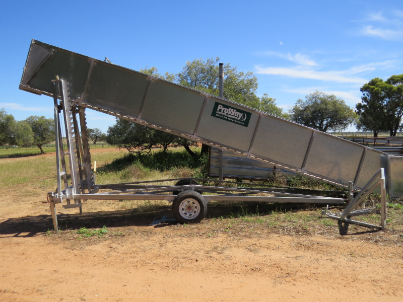 Lot 32 - 2021 Proway 3 deck mobile loading ramp | AuctionsPlus