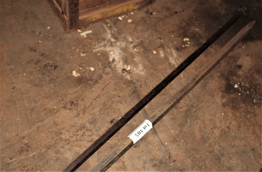 Lot 105 - 2 x Heavy duty Crow Bars | AuctionsPlus