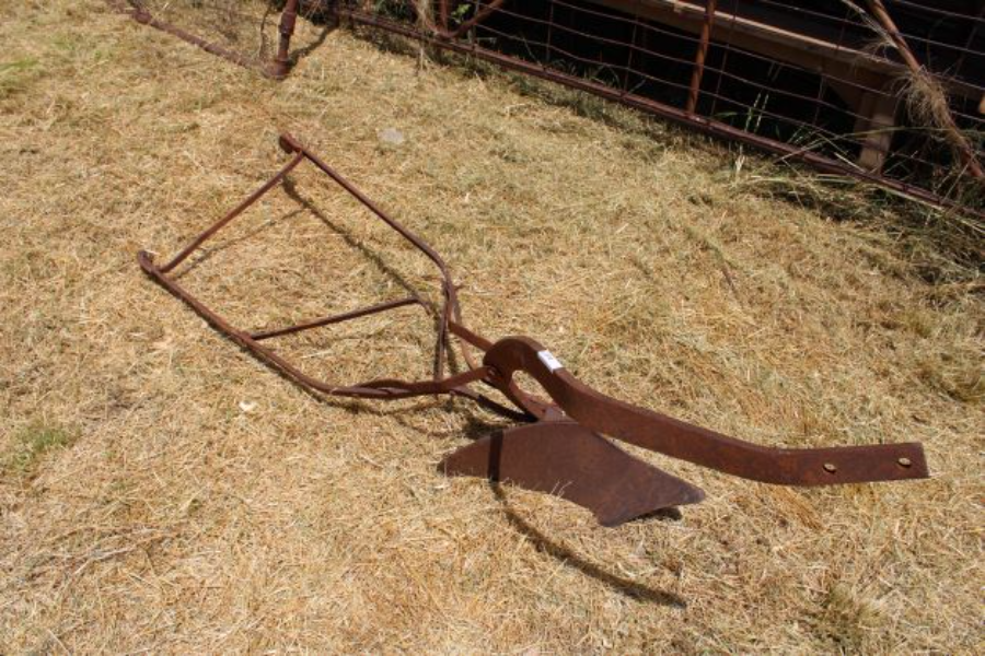 Lot 157 - Single farrow plough | AuctionsPlus