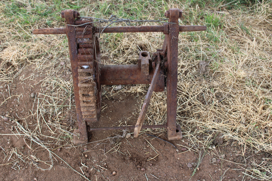 Lot 166 - Antique Winch | AuctionsPlus