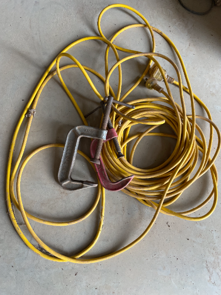 Lot 84 - Extension lead and G clamps x 2 | AuctionsPlus