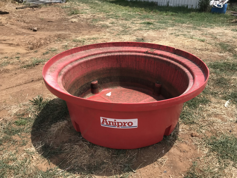 Lot 83 - Anipro Water Trough | AuctionsPlus