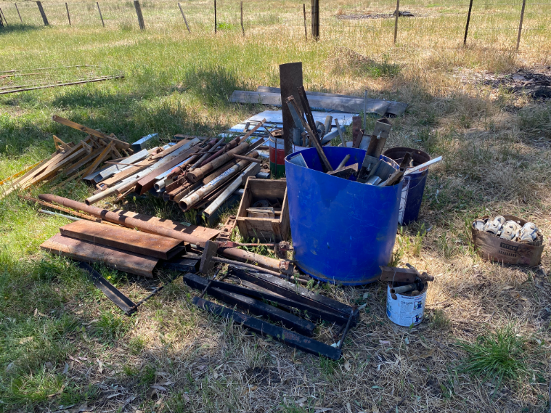 Lot 104 - Large quantity of Metal Offcuts for Welding. | AuctionsPlus