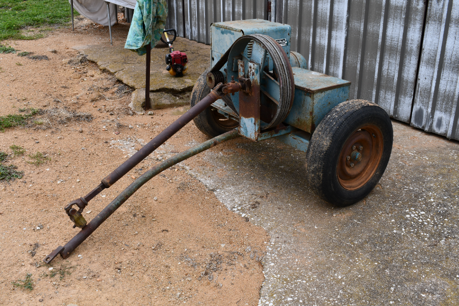 Lot 102 - Lincoln Tractapak PTO welder | AuctionsPlus