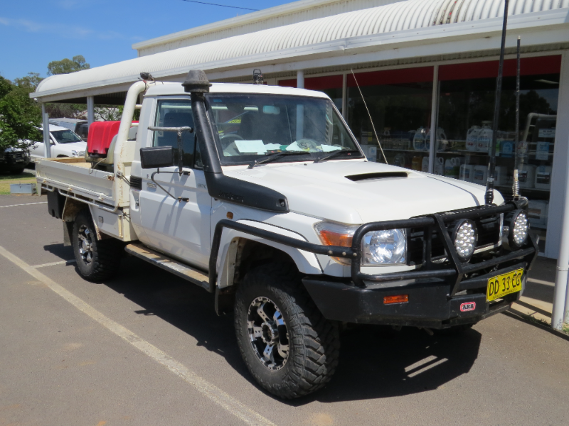 Lot 23 - 2016 Toyota Landcruiser GX Military ute | AuctionsPlus