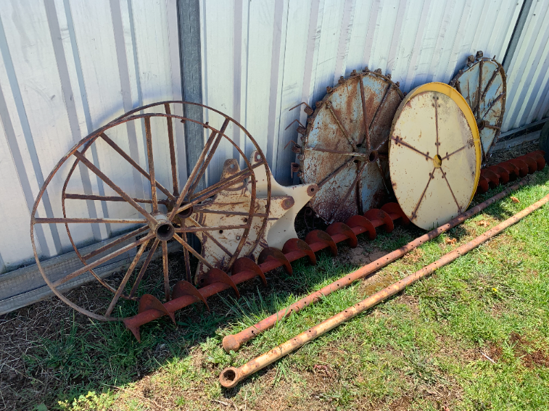 Lot 35 - Hay rake parts | AuctionsPlus