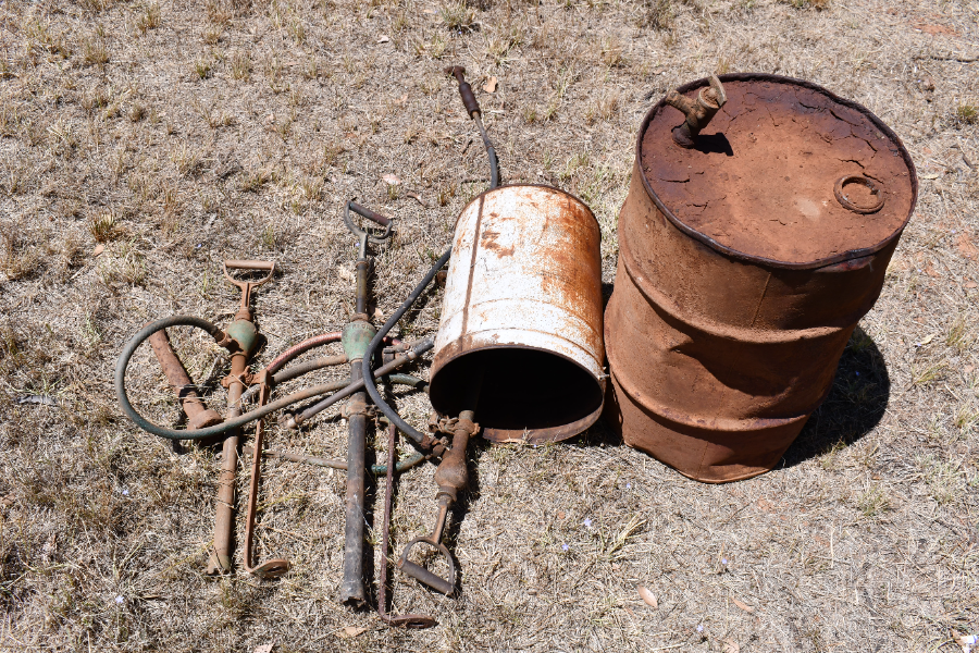 Lot 330 - Antique stirrup pumps | AuctionsPlus