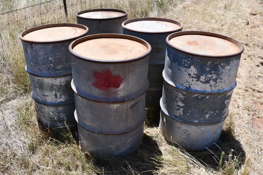 Lot 335 - 5x 44 gallon steel drums | AuctionsPlus