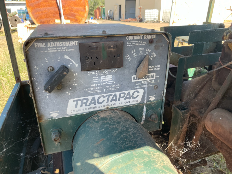 Lot 6 - Mobile tractor pack | AuctionsPlus