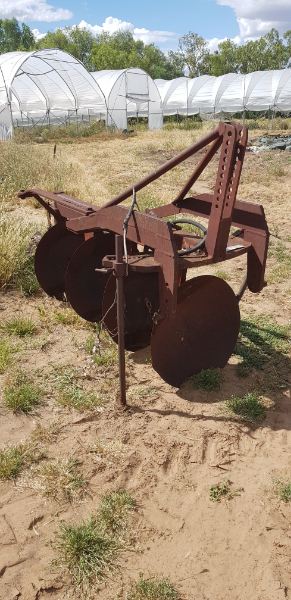 Lot 19 - One way reversible 4 disk plough | AuctionsPlus