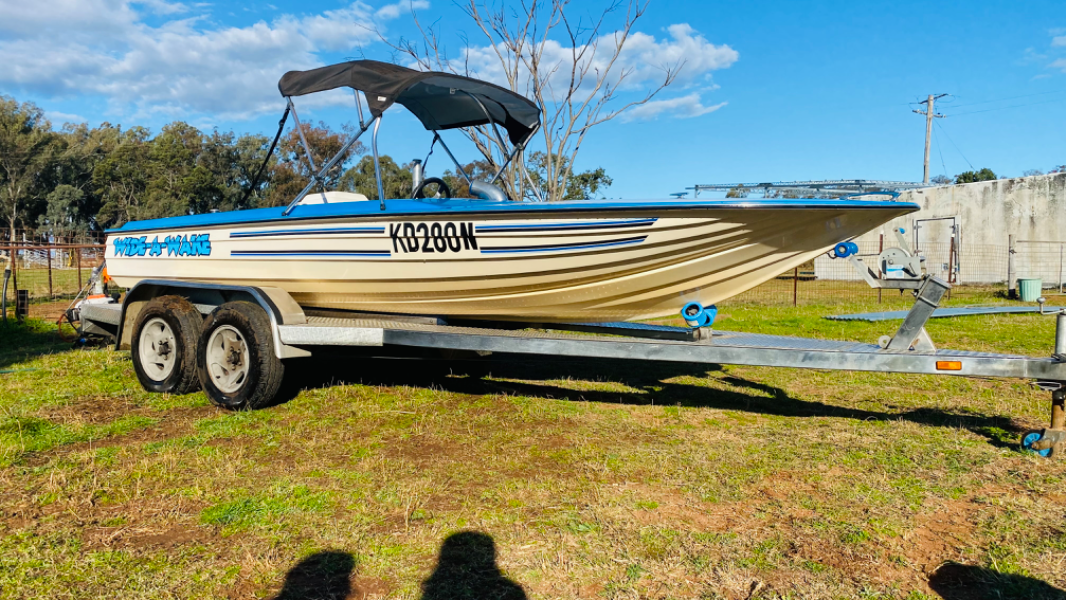 Lot 25 - Everingham 350 Chev Ski Boat | AuctionsPlus