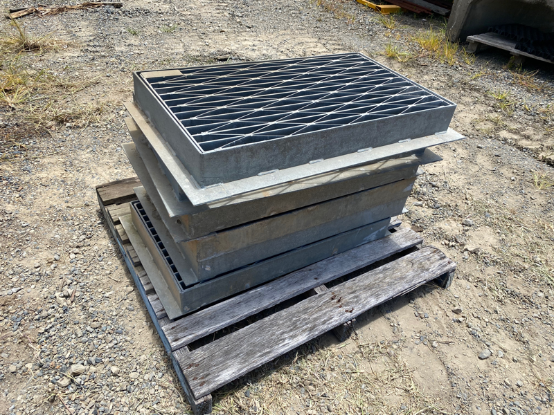 Lot 130 - 5 x stormwater/drainage pit grates w/ frames (no reserve ...