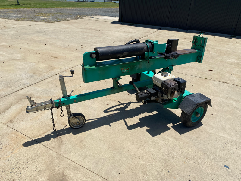 Lot 172 - Log splitter on trailer | AuctionsPlus
