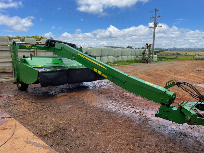 Lot 36 - John Deere 835 MoCo mower conditioner | AuctionsPlus