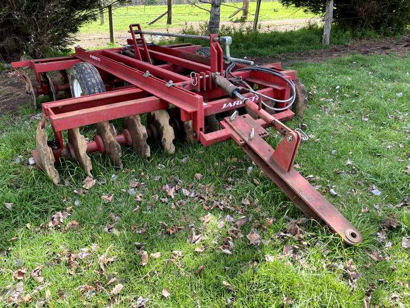 Lot 19 - Jarrett TD2424 offset disc plough | AuctionsPlus