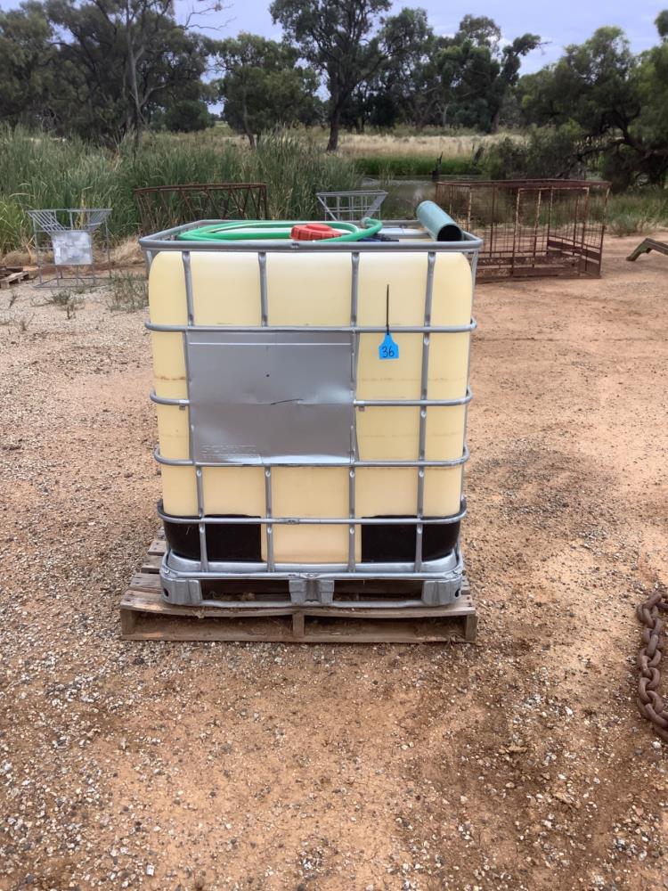 Lot 36 - 1000L Shuttle | AuctionsPlus