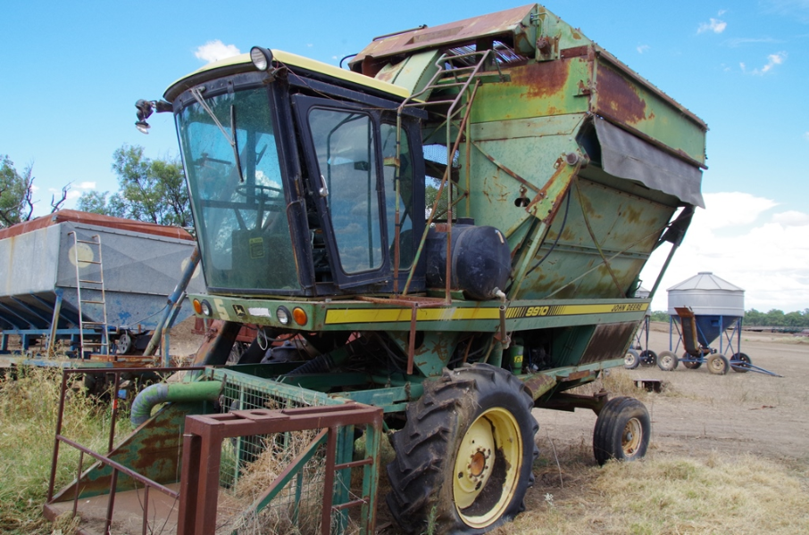 Lot 16 - John Deere 9910 2 row picker (parts only) | AuctionsPlus