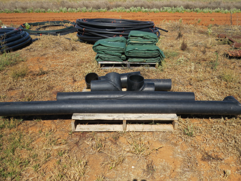 Lot 82 - 1x pallet of poly pipes and elbows | AuctionsPlus