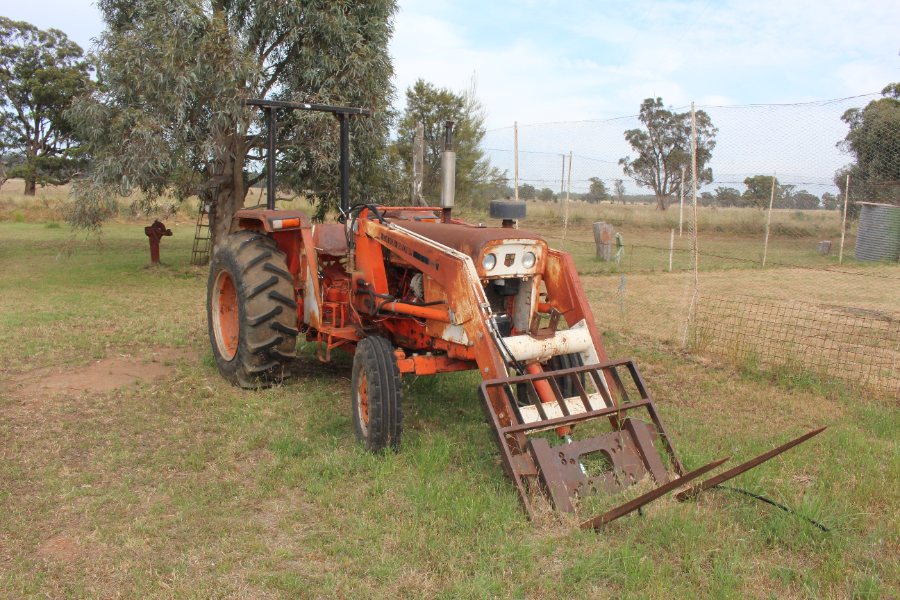 Lot 38 - David Brown 990 Tractor with FEL | AuctionsPlus