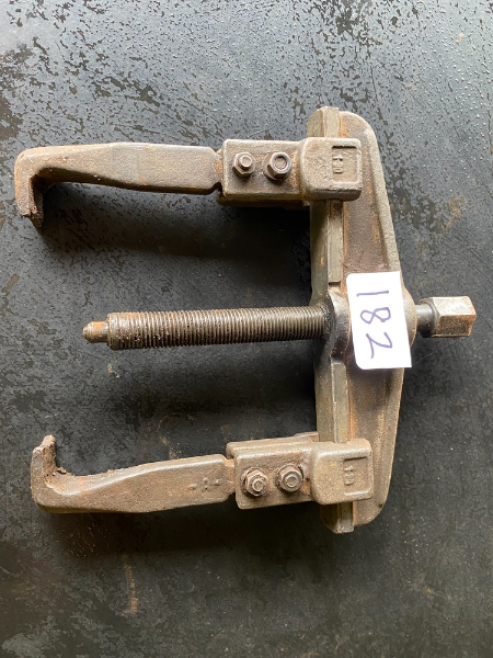 Lot 182 - EXTRACTOR TOOL | AuctionsPlus