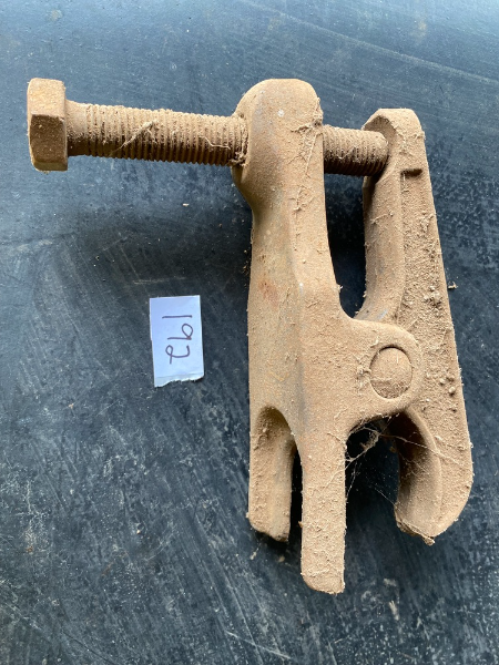 Lot 192 - Tie rod end clamp | AuctionsPlus