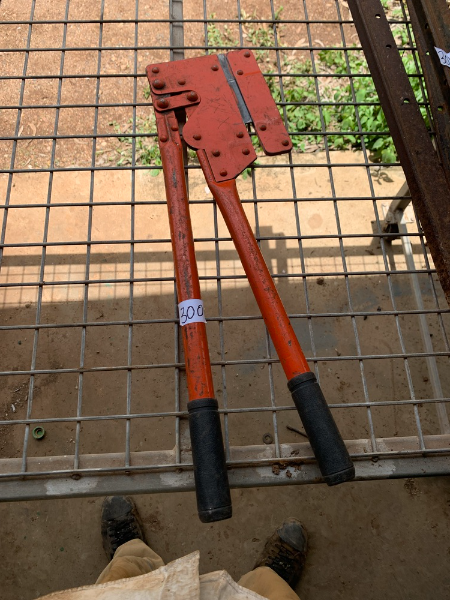 Lot 300 - FIBRO CUTTERS | AuctionsPlus